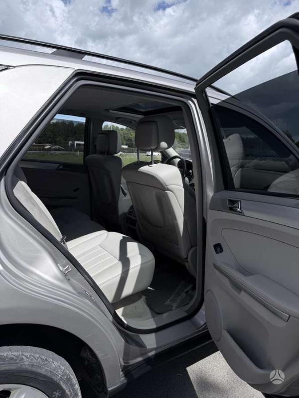 Grey Mercedes-Benz ML 320 2006 in Kaunas, with an engine capacity of 2.99 L and mileage of 335 thousand km for 3900 €, photo 10 on AUTOMOTO.COM.LV