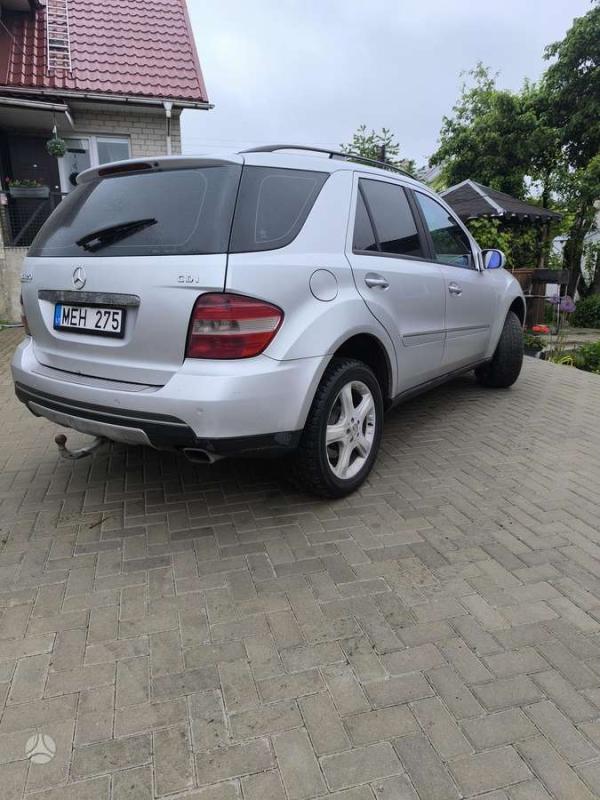 Grey Mercedes-Benz ML 320 2006 in Vilnius, with an engine capacity of 3.00 L and mileage of 339 thousand km for 3700 €, photo 4 on AUTOMOTO.COM.LV