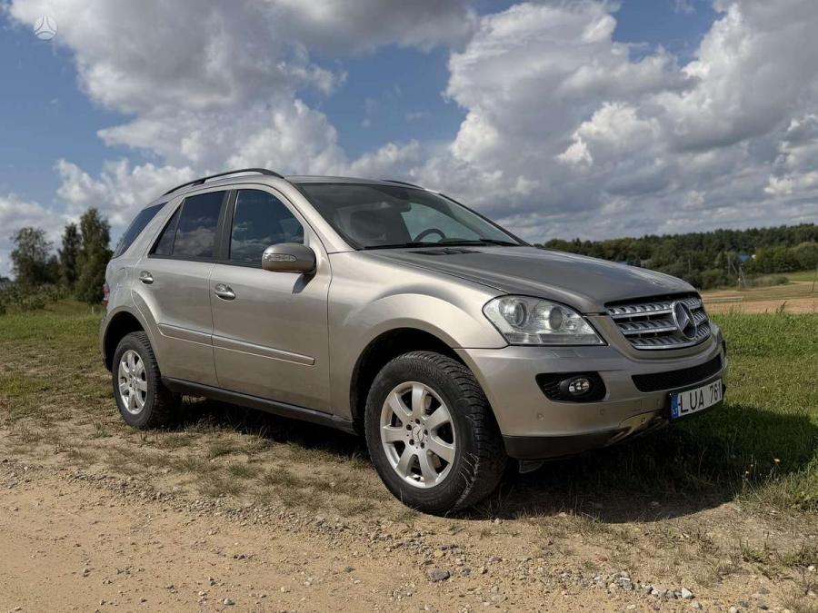 Grey Mercedes-Benz ML 320 2006 in Siauliai, with an engine capacity of 2.99 L and mileage of 459 thousand km for 3350 €, photo 3 on AUTOMOTO.COM.LV