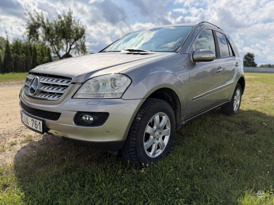 Grey Mercedes-Benz ML 320 2006 in Siauliai, with an engine capacity of 2.99 L and mileage of 459 thousand km for 3350 €, photo 4 on AUTOMOTO.COM.LV