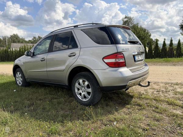 Pelēks Mercedes-Benz ML 320 2006 Šauļi, ar dzinēja tilpumu 2.99 L un nobraukumu 459 tūkst. km par 3350 €, foto 4 vietnē AUTOMOTO.COM.LV