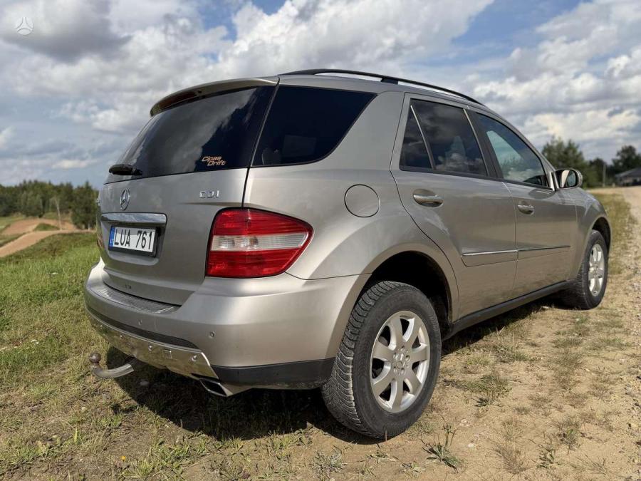 Grey Mercedes-Benz ML 320 2006 in Siauliai, with an engine capacity of 2.99 L and mileage of 459 thousand km for 3350 €, photo 6 on AUTOMOTO.COM.LV