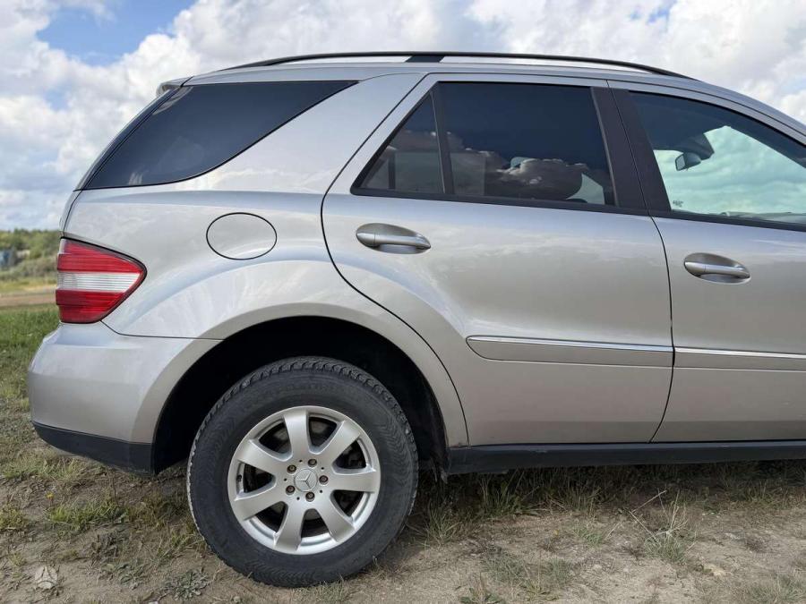 Grey Mercedes-Benz ML 320 2006 in Siauliai, with an engine capacity of 2.99 L and mileage of 459 thousand km for 3350 €, photo 12 on AUTOMOTO.COM.LV