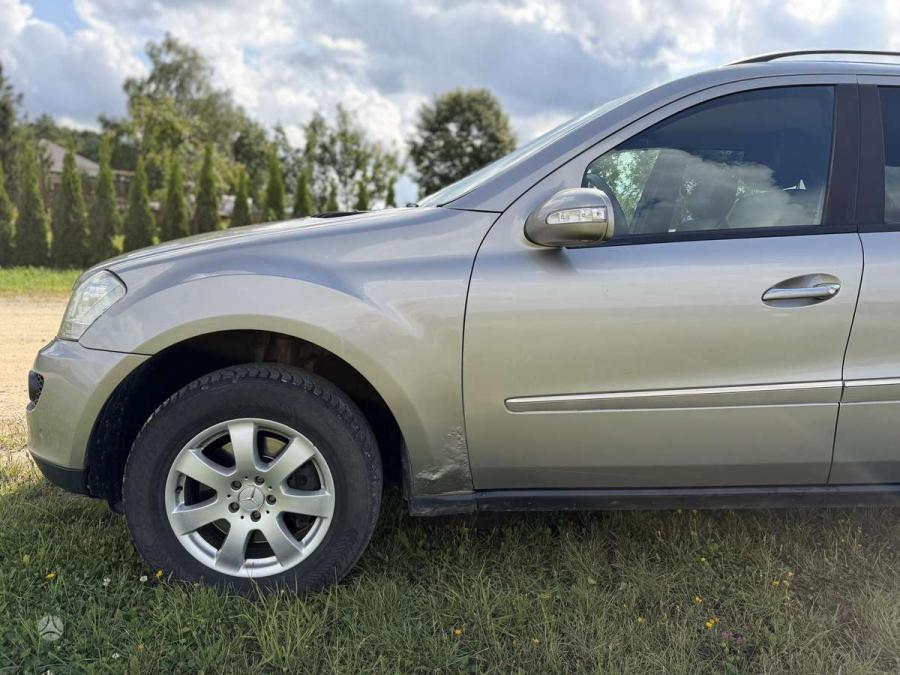 Grey Mercedes-Benz ML 320 2006 in Siauliai, with an engine capacity of 2.99 L and mileage of 459 thousand km for 3350 €, photo 13 on AUTOMOTO.COM.LV