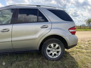 Grey Mercedes-Benz ML 320 2006 in Siauliai, with an engine capacity of 2.99 L and mileage of 459 thousand km for 3350 €, photo 14 on AUTOMOTO.COM.LV