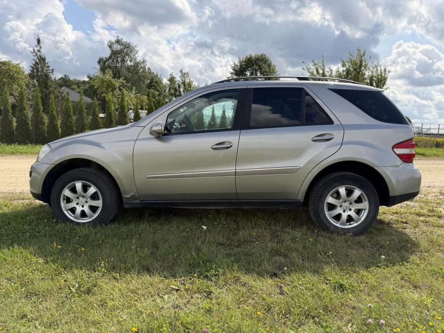 Grey Mercedes-Benz ML 320 2006 in Siauliai, with an engine capacity of 2.99 L and mileage of 459 thousand km for 3350 €, photo 15 on AUTOMOTO.COM.LV