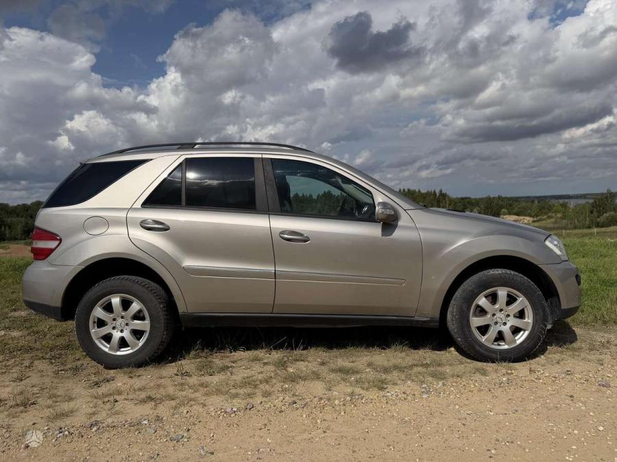 Grey Mercedes-Benz ML 320 2006 in Siauliai, with an engine capacity of 2.99 L and mileage of 459 thousand km for 3350 €, photo 16 on AUTOMOTO.COM.LV