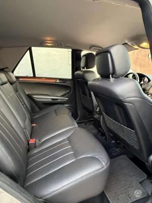 Grey Mercedes-Benz ML 320 2006 in Siauliai, with an engine capacity of 2.99 L and mileage of 459 thousand km for 3350 €, photo 22 on AUTOMOTO.COM.LV