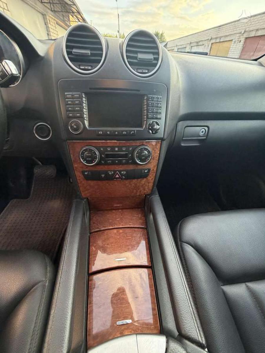 Grey Mercedes-Benz ML 320 2006 in Siauliai, with an engine capacity of 2.99 L and mileage of 459 thousand km for 3350 €, photo 26 on AUTOMOTO.COM.LV