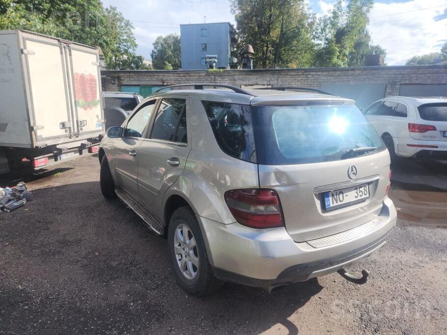 Grey Mercedes-Benz ML 320 2006 in Riga, with an engine capacity of 3.00 L and mileage of 303 thousand km for 2700 €, photo 3 on AUTOMOTO.COM.LV