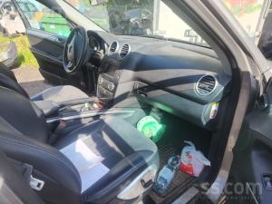 Grey Mercedes-Benz ML 320 2006 in Riga, with an engine capacity of 3.00 L and mileage of 303 thousand km for 2700 €, photo 5 on AUTOMOTO.COM.LV