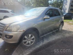 Grey Mercedes-Benz ML 320 2006 in Riga, with an engine capacity of 3.00 L and mileage of 303 thousand km for 2700 €, photo 7 on AUTOMOTO.COM.LV