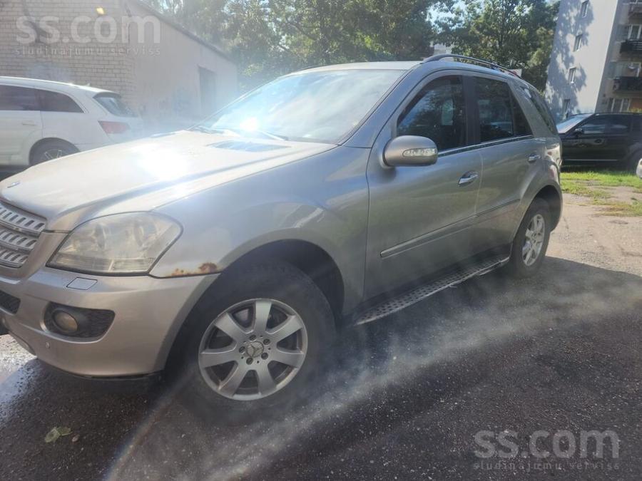 Grey Mercedes-Benz ML 320 2006 in Riga, with an engine capacity of 3.00 L and mileage of 303 thousand km for 2700 €, photo 7 on AUTOMOTO.COM.LV