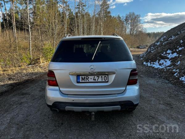 Grey Mercedes-Benz ML 320 2007 in Valmiera, with an engine capacity of 3.00 L and mileage of 459 thousand km for 2350 €, photo 3 on AUTOMOTO.COM.LV