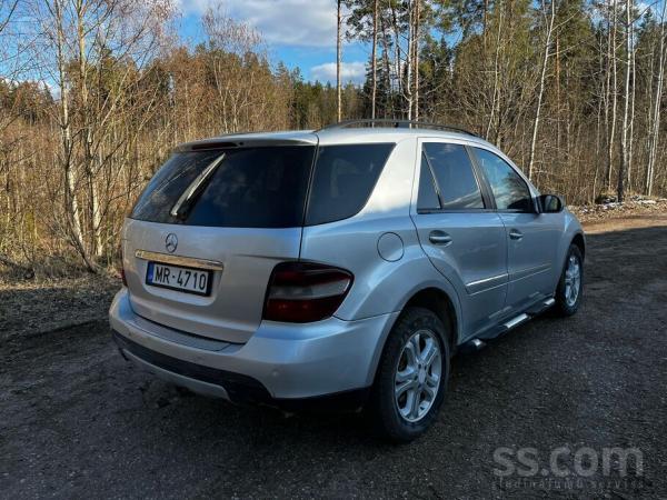 Grey Mercedes-Benz ML 320 2007 in Valmiera, with an engine capacity of 3.00 L and mileage of 459 thousand km for 2350 €, photo 4 on AUTOMOTO.COM.LV