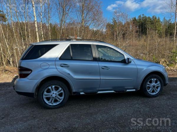 Grey Mercedes-Benz ML 320 2007 in Valmiera, with an engine capacity of 3.00 L and mileage of 459 thousand km for 2350 €, photo 5 on AUTOMOTO.COM.LV