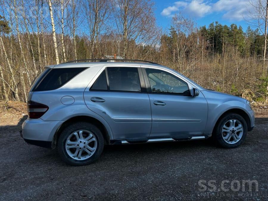 Grey Mercedes-Benz ML 320 2007 in Valmiera, with an engine capacity of 3.00 L and mileage of 459 thousand km for 2350 €, photo 5 on AUTOMOTO.COM.LV