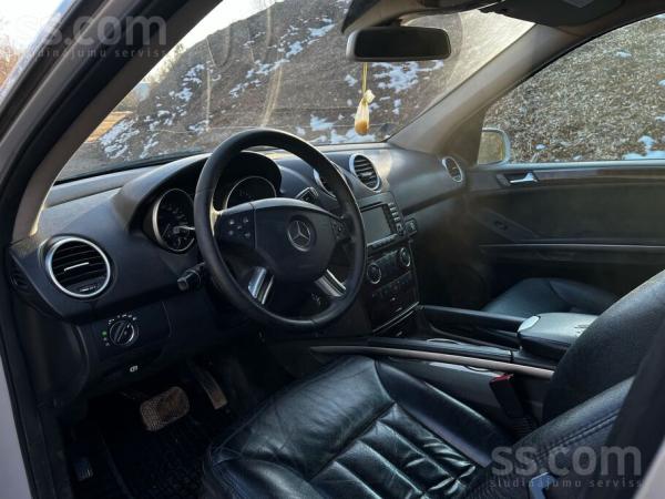 Grey Mercedes-Benz ML 320 2007 in Valmiera, with an engine capacity of 3.00 L and mileage of 459 thousand km for 2350 €, photo 9 on AUTOMOTO.COM.LV