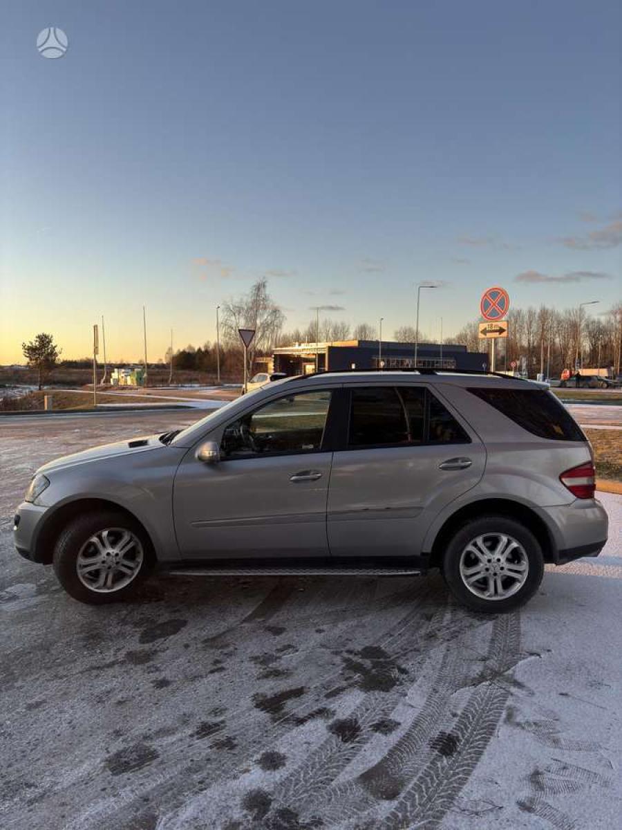 Grey Mercedes-Benz ML 320 2007 in Vilnius, with an engine capacity of 2.99 L and mileage of 330 thousand km for 4550 €, photo 4 on AUTOMOTO.COM.LV