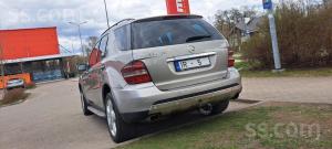 Pelēks Mercedes-Benz ML 320 2007 Rīga, ar dzinēja tilpumu 3.00 L un nobraukumu 297 tūkst. km par 5950 €, foto 3 vietnē AUTOMOTO.COM.LV
