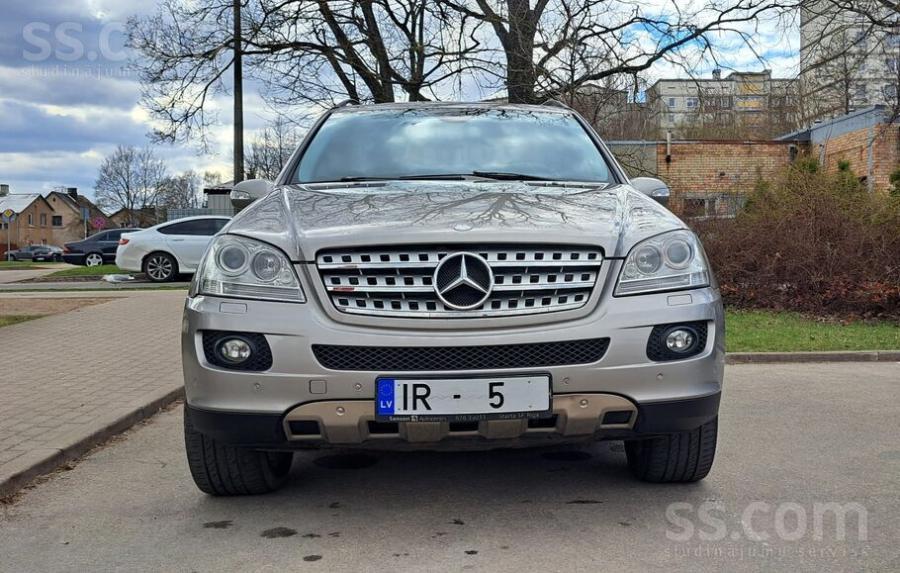 Pelēks Mercedes-Benz ML 320 2007 Rīga, ar dzinēja tilpumu 3.00 L un nobraukumu 297 tūkst. km par 5950 €, foto 5 vietnē AUTOMOTO.COM.LV