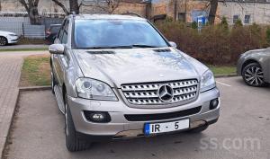Pelēks Mercedes-Benz ML 320 2007 Rīga, ar dzinēja tilpumu 3.00 L un nobraukumu 297 tūkst. km par 5950 €, foto 7 vietnē AUTOMOTO.COM.LV