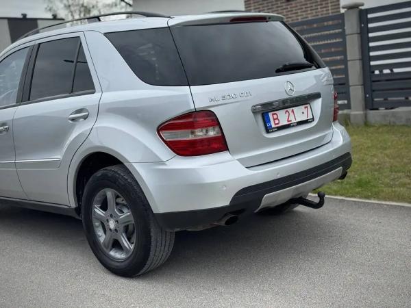 Pelēks Mercedes-Benz ML 320 2007 Jelgava, ar dzinēja tilpumu 3.00 L un nobraukumu 290 tūkst. km par 4650 €, foto 3 vietnē AUTOMOTO.COM.LV