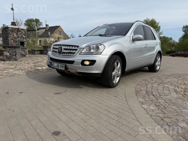Grey Mercedes-Benz ML 320 2007 in Bauska, with an engine capacity of 3.20 L and mileage of 351 thousand km for 4499 €, photo 1 on AUTOMOTO.COM.LV