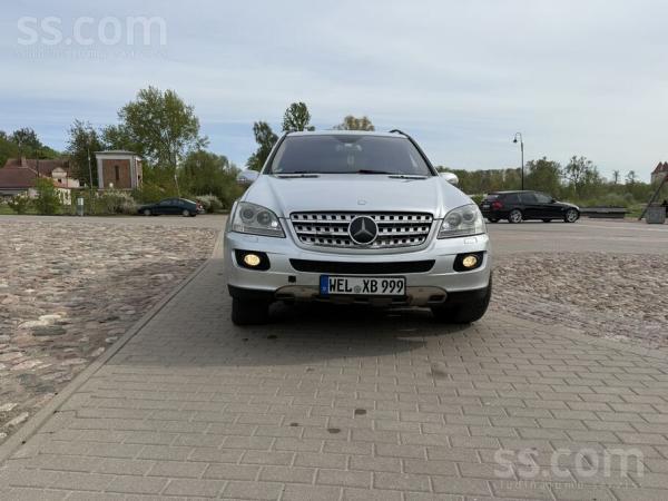 Grey Mercedes-Benz ML 320 2007 in Bauska, with an engine capacity of 3.20 L and mileage of 351 thousand km for 4499 €, photo 4 on AUTOMOTO.COM.LV