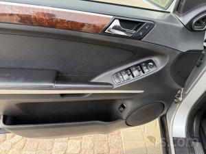 Pelēks Mercedes-Benz ML 320 2007 Bauska, ar dzinēja tilpumu 3.20 L un nobraukumu 351 tūkst. km par 4499 €, foto 9 vietnē AUTOMOTO.COM.LV