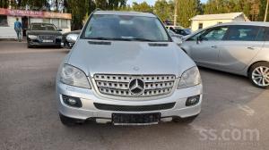 Pelēks Mercedes-Benz ML 320 2007 Rīga, ar dzinēja tilpumu 3.00 L un nobraukumu 304 tūkst. km par 5800 €, foto  vietnē AUTOMOTO.COM.LV