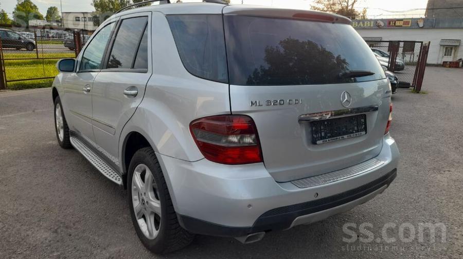 Pelēks Mercedes-Benz ML 320 2007 Rīga, ar dzinēja tilpumu 3.00 L un nobraukumu 304 tūkst. km par 5800 €, foto 8 vietnē AUTOMOTO.COM.LV