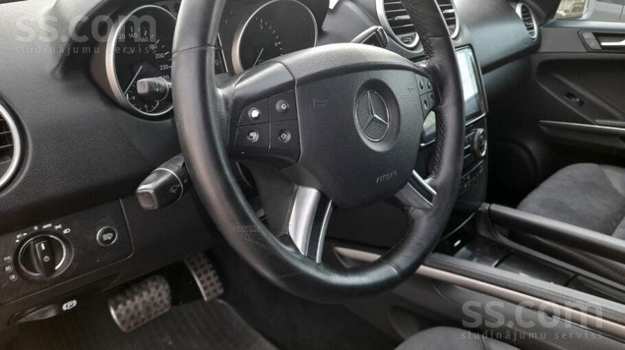 Pelēks Mercedes-Benz ML 320 2007 Rīga, ar dzinēja tilpumu 3.00 L un nobraukumu 304 tūkst. km par 5800 €, foto 17 vietnē AUTOMOTO.COM.LV