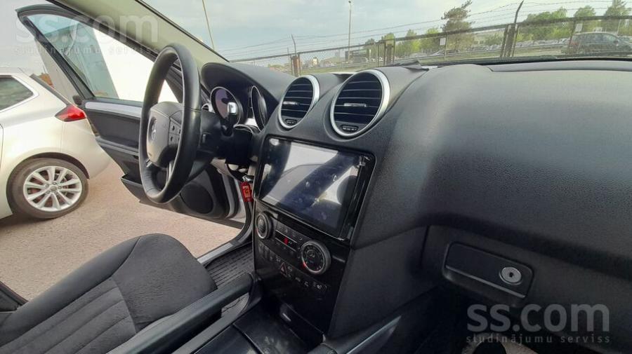 Pelēks Mercedes-Benz ML 320 2007 Rīga, ar dzinēja tilpumu 3.00 L un nobraukumu 304 tūkst. km par 5800 €, foto 33 vietnē AUTOMOTO.COM.LV
