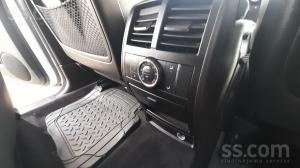 Pelēks Mercedes-Benz ML 320 2007 Rīga, ar dzinēja tilpumu 3.00 L un nobraukumu 304 tūkst. km par 5800 €, foto 35 vietnē AUTOMOTO.COM.LV