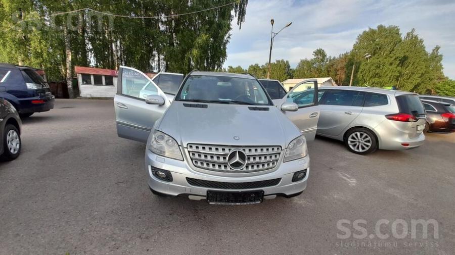Pelēks Mercedes-Benz ML 320 2007 Rīga, ar dzinēja tilpumu 3.00 L un nobraukumu 304 tūkst. km par 5800 €, foto 36 vietnē AUTOMOTO.COM.LV