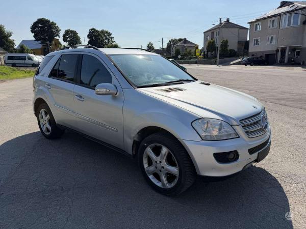 Pelēks Mercedes-Benz ML 320 2007 Skaudvilė, ar dzinēja tilpumu 2.99 L un nobraukumu 242 tūkst. km par 3700 €, foto 1 vietnē AUTOMOTO.COM.LV