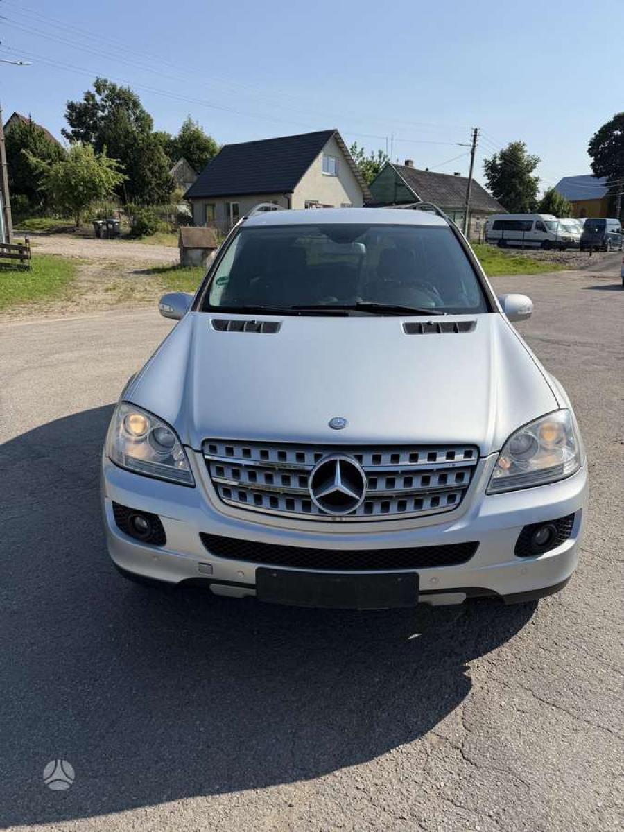 Pelēks Mercedes-Benz ML 320 2007 Skaudvilė, ar dzinēja tilpumu 2.99 L un nobraukumu 242 tūkst. km par 3700 €, foto 3 vietnē AUTOMOTO.COM.LV