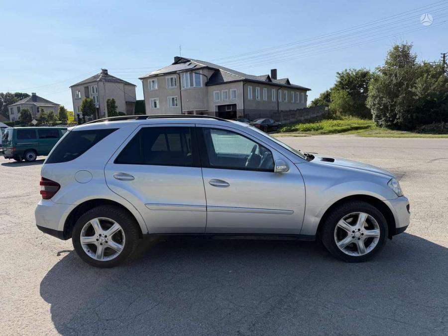 Pelēks Mercedes-Benz ML 320 2007 Skaudvilė, ar dzinēja tilpumu 2.99 L un nobraukumu 242 tūkst. km par 3700 €, foto 5 vietnē AUTOMOTO.COM.LV