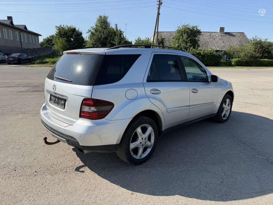 Pelēks Mercedes-Benz ML 320 2007 Skaudvilė, ar dzinēja tilpumu 2.99 L un nobraukumu 242 tūkst. km par 3700 €, foto 6 vietnē AUTOMOTO.COM.LV