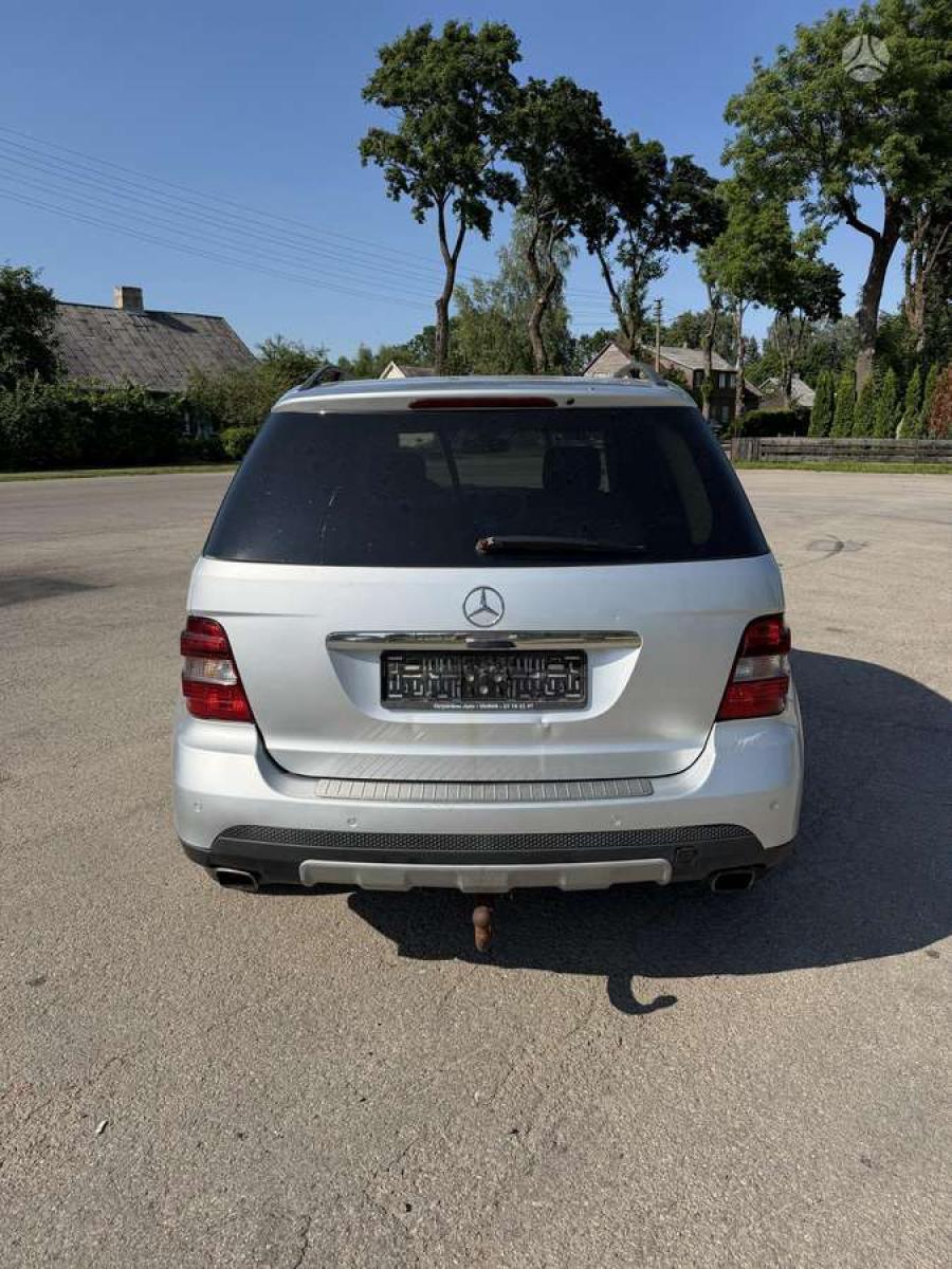 Pelēks Mercedes-Benz ML 320 2007 Skaudvilė, ar dzinēja tilpumu 2.99 L un nobraukumu 242 tūkst. km par 3700 €, foto 7 vietnē AUTOMOTO.COM.LV