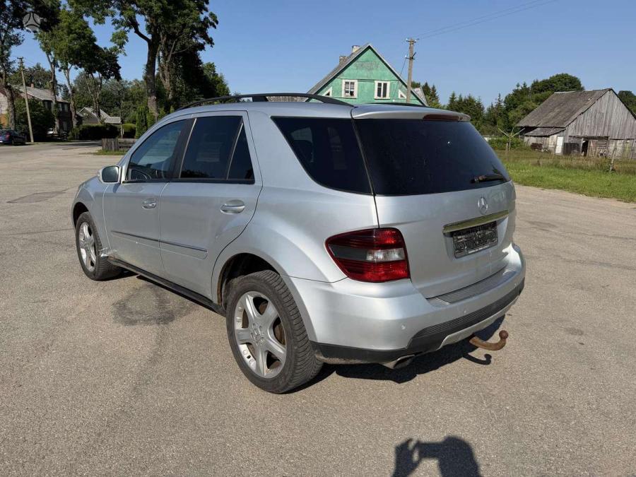 Pelēks Mercedes-Benz ML 320 2007 Skaudvilė, ar dzinēja tilpumu 2.99 L un nobraukumu 242 tūkst. km par 3700 €, foto 8 vietnē AUTOMOTO.COM.LV