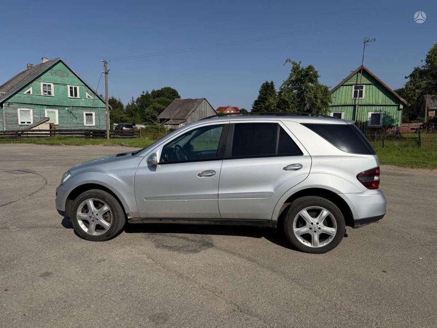 Pelēks Mercedes-Benz ML 320 2007 Skaudvilė, ar dzinēja tilpumu 2.99 L un nobraukumu 242 tūkst. km par 3700 €, foto 9 vietnē AUTOMOTO.COM.LV