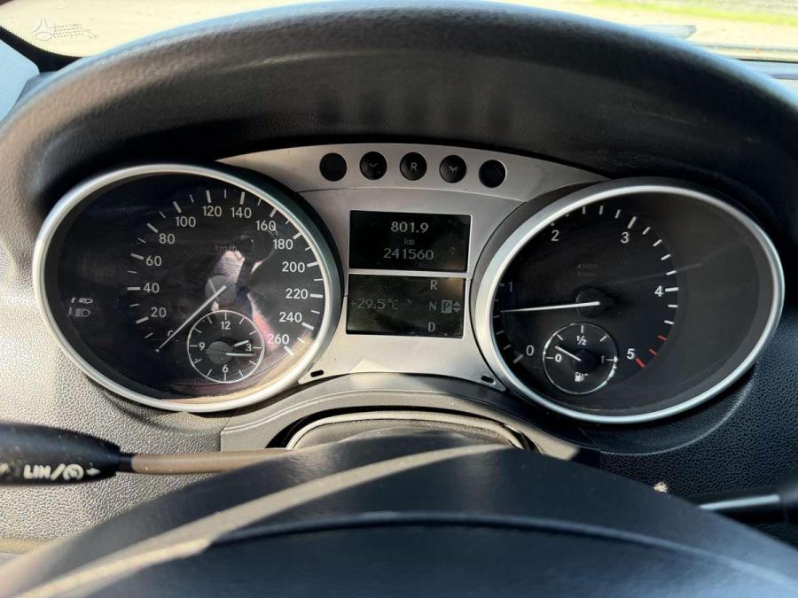 Pelēks Mercedes-Benz ML 320 2007 Skaudvilė, ar dzinēja tilpumu 2.99 L un nobraukumu 242 tūkst. km par 3700 €, foto 12 vietnē AUTOMOTO.COM.LV