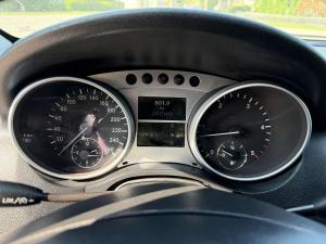 Pelēks Mercedes-Benz ML 320 2007 Skaudvilė, ar dzinēja tilpumu 2.99 L un nobraukumu 242 tūkst. km par 3700 €, foto 13 vietnē AUTOMOTO.COM.LV