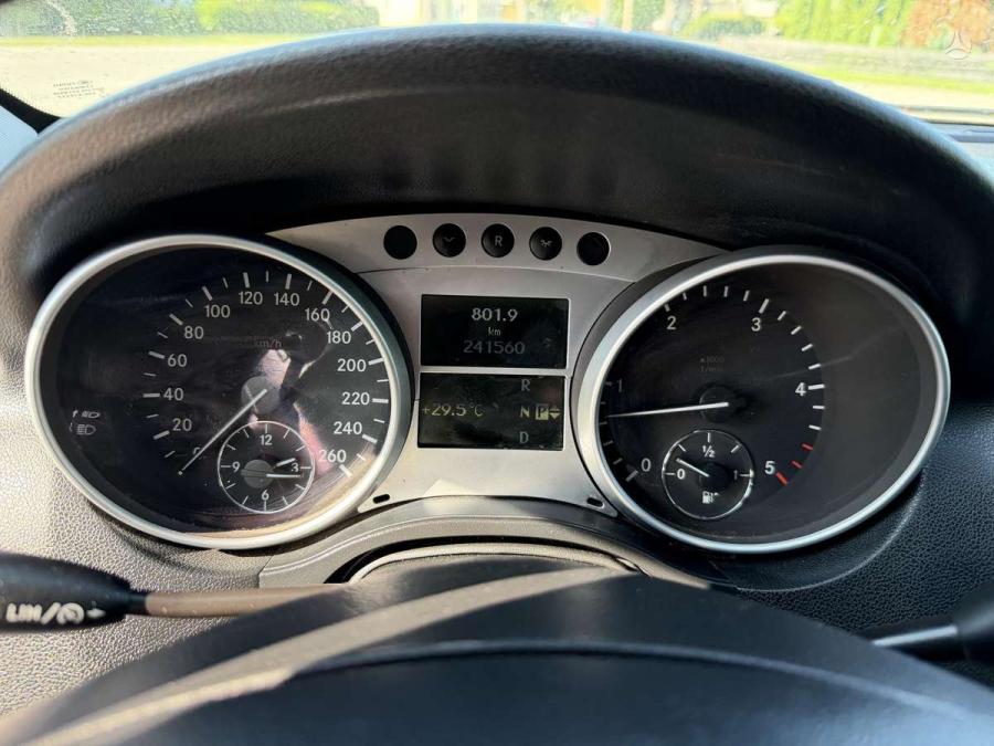 Pelēks Mercedes-Benz ML 320 2007 Skaudvilė, ar dzinēja tilpumu 2.99 L un nobraukumu 242 tūkst. km par 3700 €, foto 13 vietnē AUTOMOTO.COM.LV