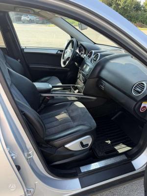 Pelēks Mercedes-Benz ML 320 2007 Skaudvilė, ar dzinēja tilpumu 2.99 L un nobraukumu 242 tūkst. km par 3700 €, foto 16 vietnē AUTOMOTO.COM.LV