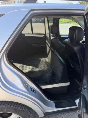 Pelēks Mercedes-Benz ML 320 2007 Skaudvilė, ar dzinēja tilpumu 2.99 L un nobraukumu 242 tūkst. km par 3700 €, foto 18 vietnē AUTOMOTO.COM.LV
