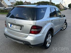 Pelēks Mercedes-Benz ML 320 2007 Daugavpils, ar dzinēja tilpumu 3.00 L un nobraukumu 368 tūkst. km par 3350 €, foto 3 vietnē AUTOMOTO.COM.LV