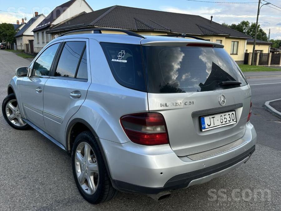 Pelēks Mercedes-Benz ML 320 2007 Daugavpils, ar dzinēja tilpumu 3.00 L un nobraukumu 368 tūkst. km par 3350 €, foto 5 vietnē AUTOMOTO.COM.LV